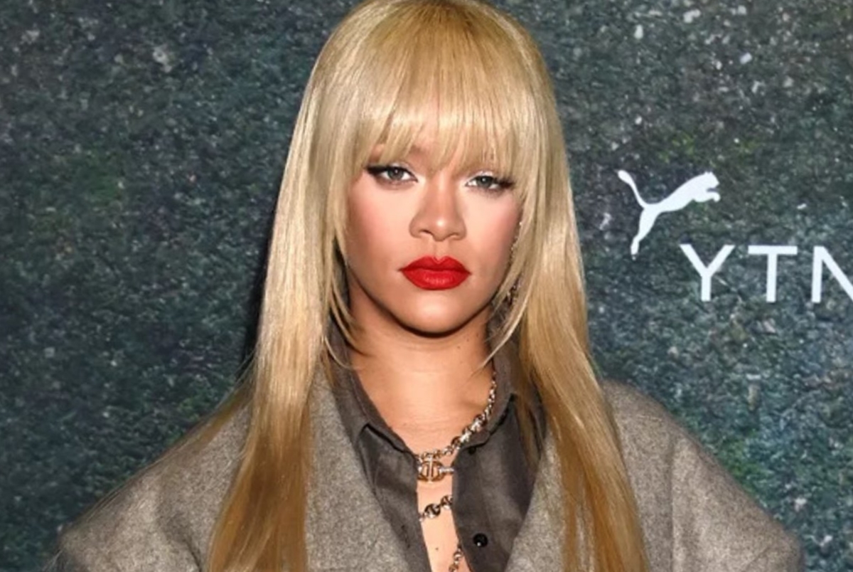 Певица Рианна кардинально поменяла образ, став блондинкой: LIfeStyle: Звезды: INFOX.ru