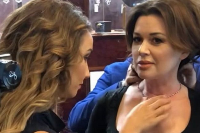 Россияне комедию так и не увидят: кадры из последнего фильма Анастасии Заворотнюк попали в Сеть ...