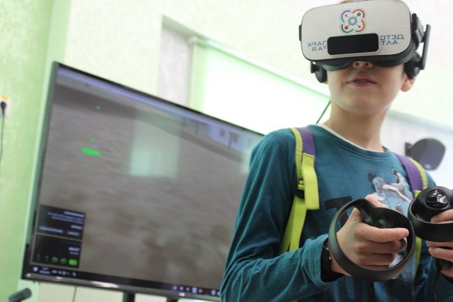 Российские школы и вузы за 2023 год потратили на VR-очки почти 2 млрд ...